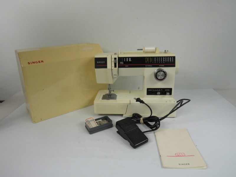 Vintage Singer Sewing Machine Model 6233 w/Case - shopgoodwill.com