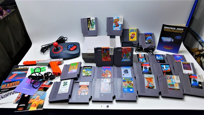 Nintendo NES w 5 Screw Gyromite & Classic Games - shopgoodwill.com